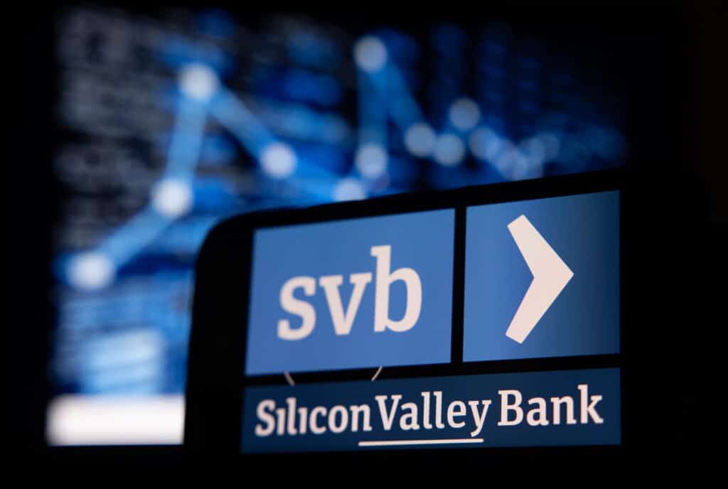 ช็อค! CEO ของ SVB ขายหุ้นธนาคารรวมกว่าพันล้านบาทตลอด 2 ปีที่ผ่านมา!